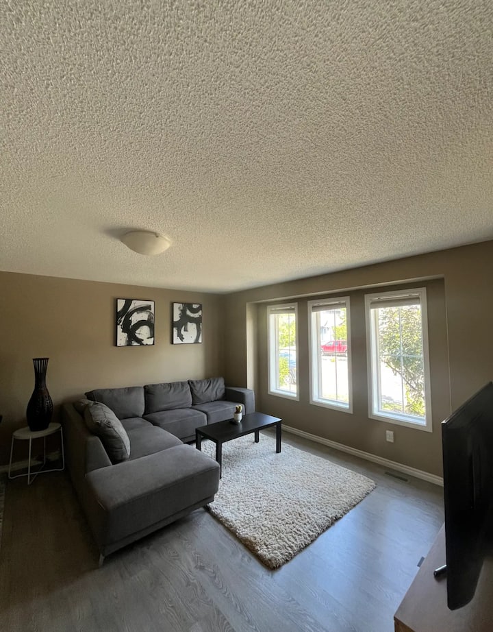 *Cozy Ac 3 Bedroom In Ellerslie* - Beaumont
