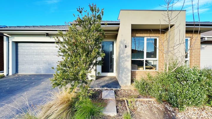 Spacious Comfy New: 7 Beds 4 Rooms Easy Shopping - Melbourne