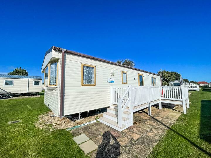 Caravan & Decking At Valley Farm Park Ref 46565m - Clacton-on-Sea