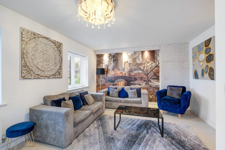 Foxherne 6bdr 3ba Serviced House 18 With Parking - Slough