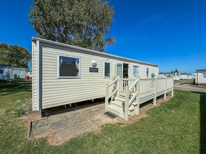Caravan & Decking Near Scratby Beach Ref 50017b - Caister-on-Sea