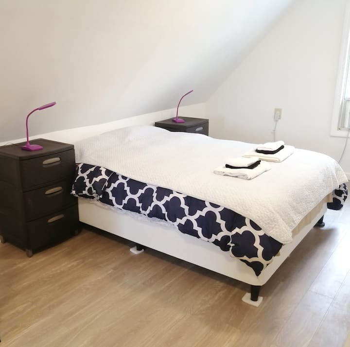 Cozy Loft Studio, 3rd Floor, Central Ac - Malden