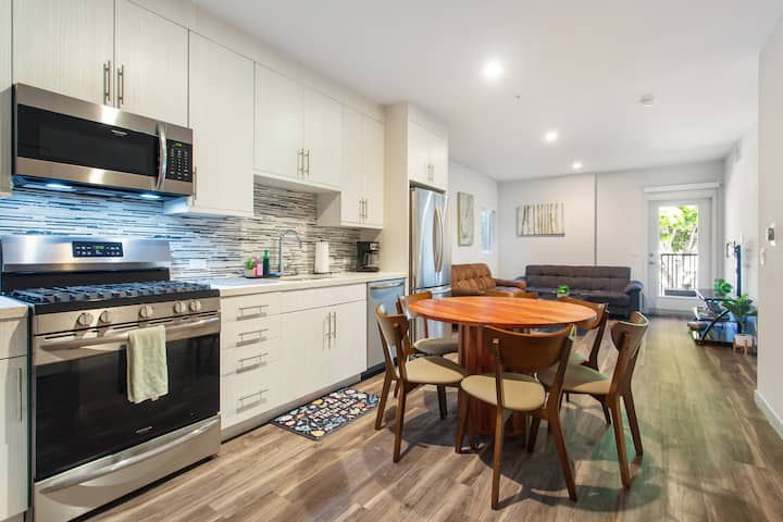 Prime Location 2bd At Melrose - Beverly Hills, CA
