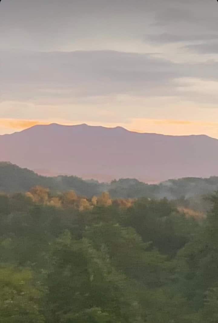 The Mountainview Chalet - Sevierville, TN