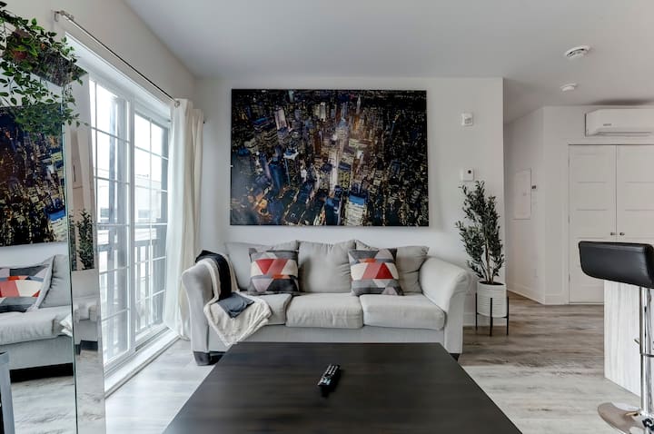 Modern 3 Bedroom Condo In Griffintown - Dorval
