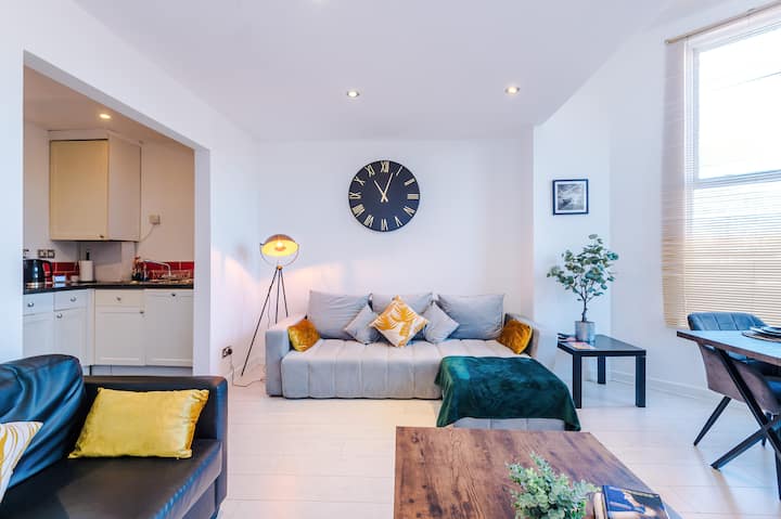 Private For Contractors! Short Walk From Anfield - Liverpool