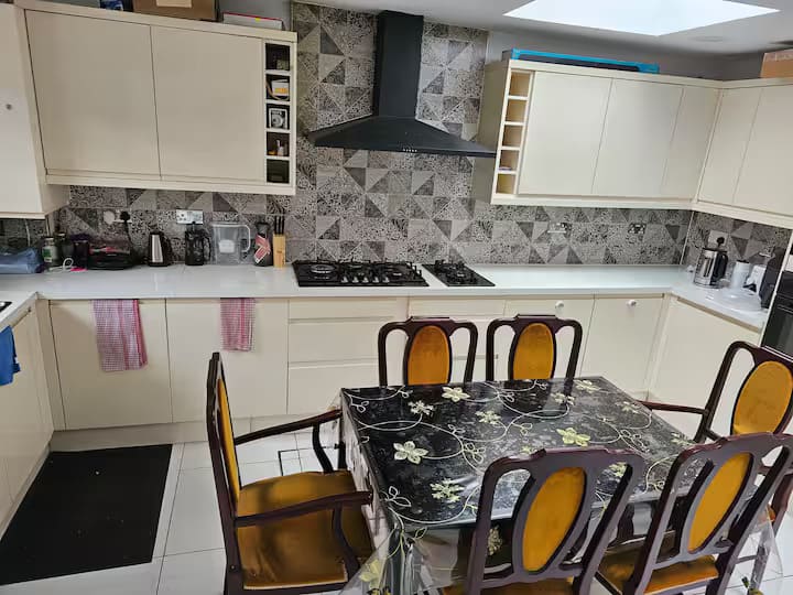 Barking London Close To Station (Private Bathroom) - Dagenham