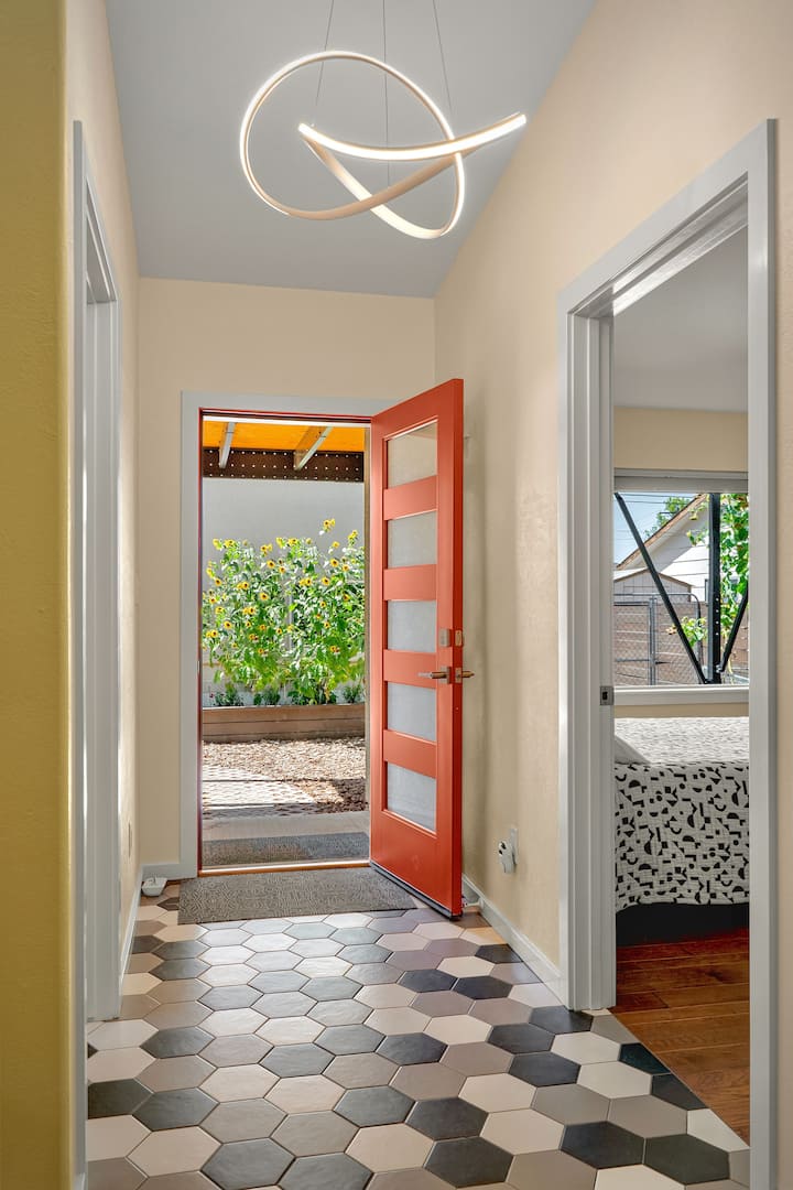 Mid-century Grand Junction Oasis! 4 Bedroom - Grand Junction, CO