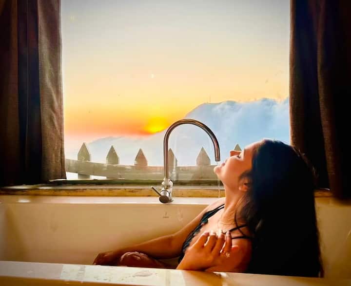 2 Bhk With 2 Bathtubs , 3 Balconies Nr Mussoorie - Dhanaulti