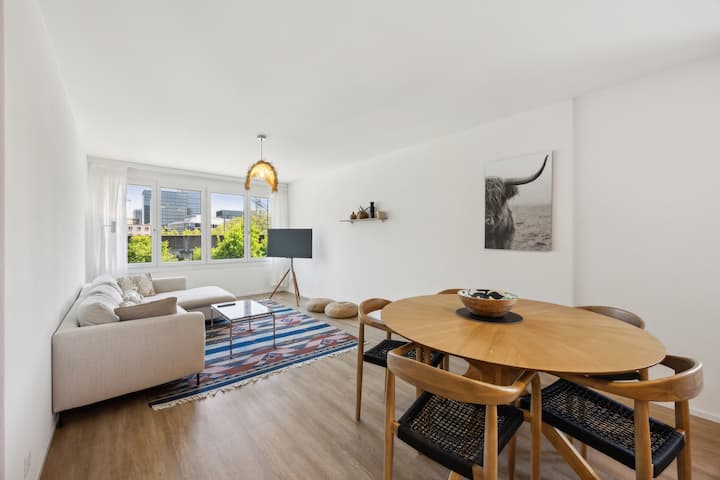 Roomy Group Retreat: 4br Floor At Oerlikon Station - Zurich