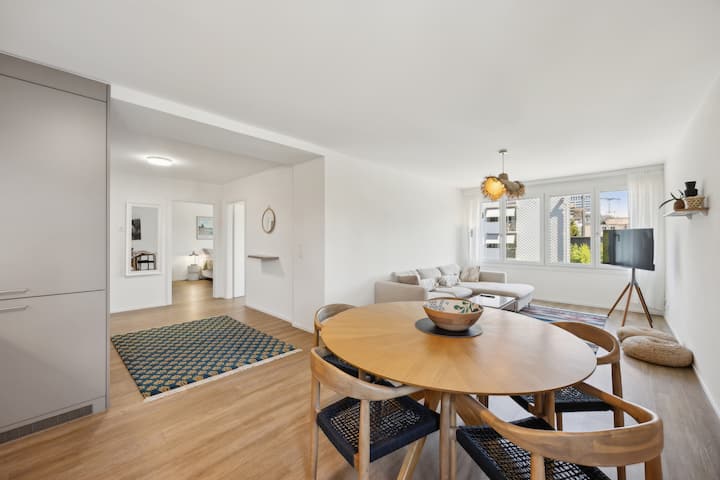 Roomy Group Retreat: 4br Floor At Oerlikon Station - Zürich