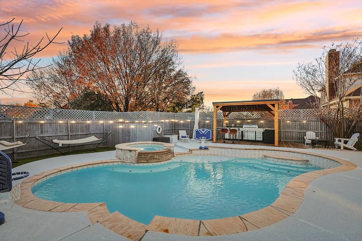 Heated Pool | Private Gym | Fire Pit |18mindallas - Lancaster, TX