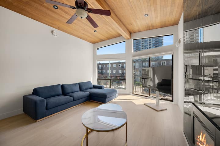Near Edmonds Station Priv Room (C)+gym+workstation - Burnaby