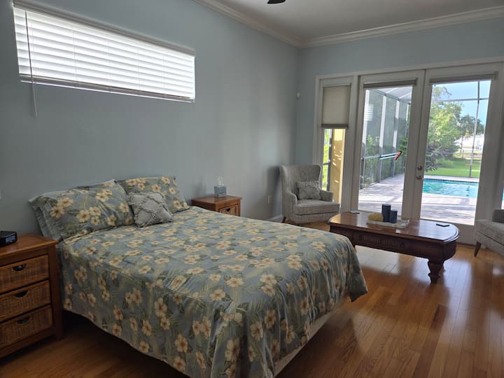 Spacious Tropical Suite - Tarpon Springs, FL