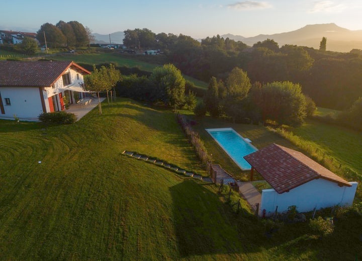 Ferme Basque Rénovée - 8 Pers - Ustaritz