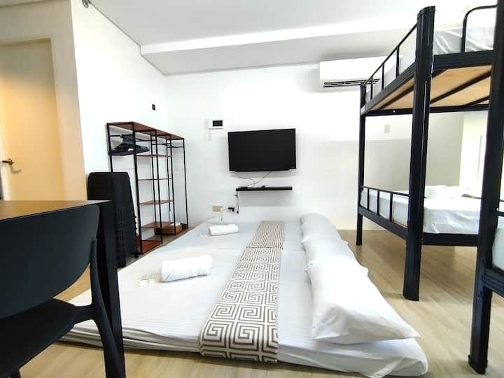 1708  Pool,gym,wi-fi+netflix Near Ayala & It Park - Cebu