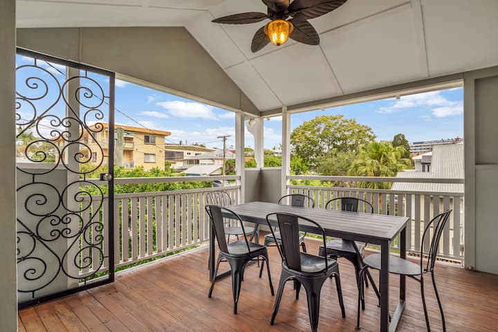 Cedar Street Lodge- Upper. 3br/2bath/pets - Brisbane