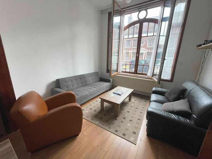 3 Chambres Dans Une Maison, 
Salle De Bain Commune - Roubaix