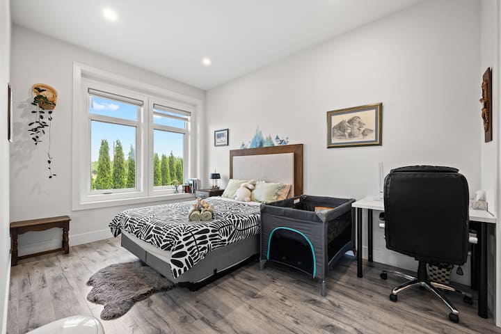 Family Haven | Private Suite | Bright & Spacious - Surrey, BC