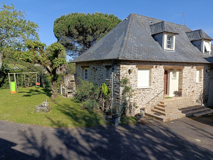 12 Couchages Dans Deux Maisons - Tulle