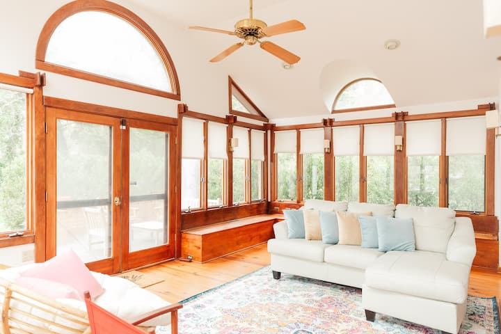 *New* Entire Home Off Rugby Road - Charlottesville, VA