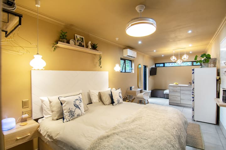 Luxury Apartment 
"Place Called Delft" Petfriendly - Sandton