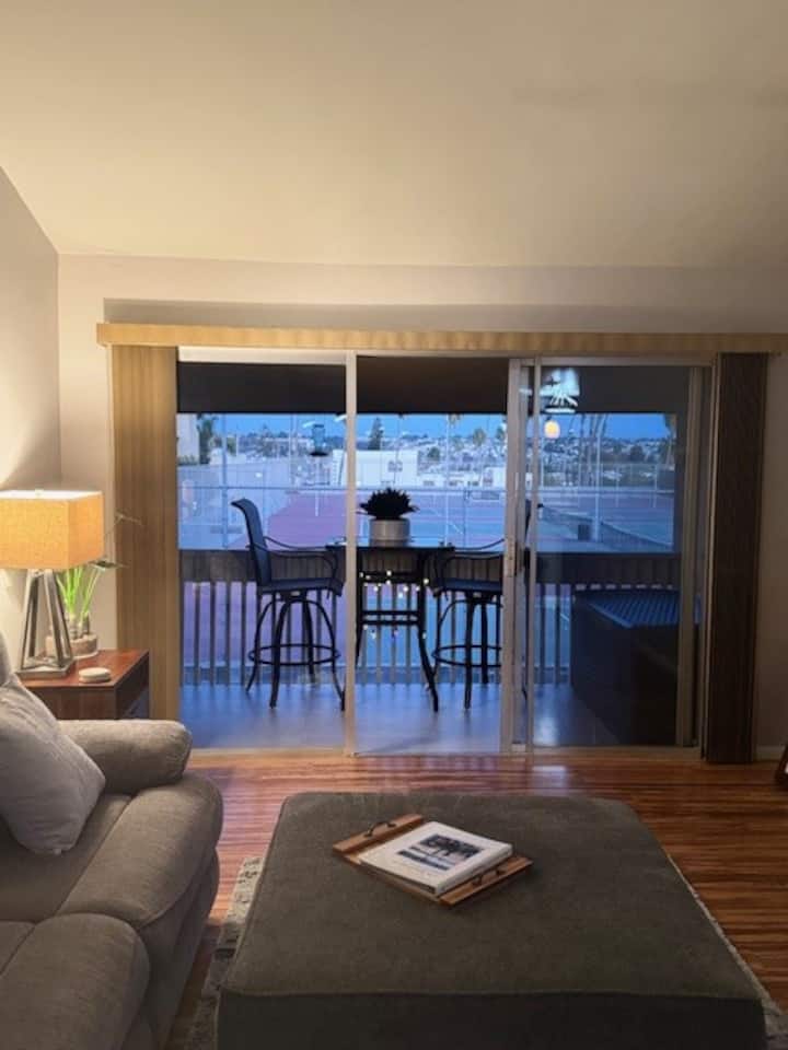 Upscale Pacific Beach Penthouse! - San Diego