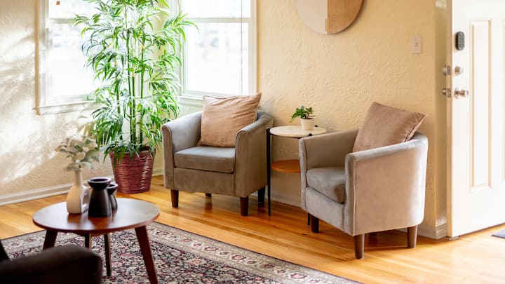 Four Queens Near Downtown & Hospitals - Billings, MT