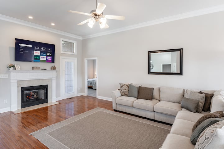 Space-cious Home - Huntsville, AL