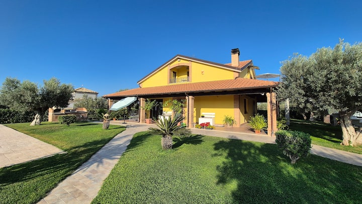 Villa Tra Verde Ulivi E Piscina - Ortona