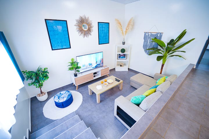 New Kae Lodge: 6 Min Airport, Wifi, Ac, Parking - Tahiti