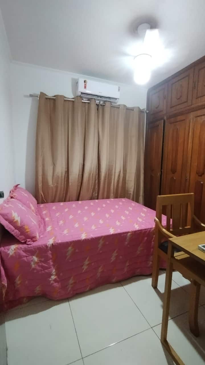 Casa- 4 Quartos/2 Banheiros, Prox. Av. Afonso Pena - Campo Grande