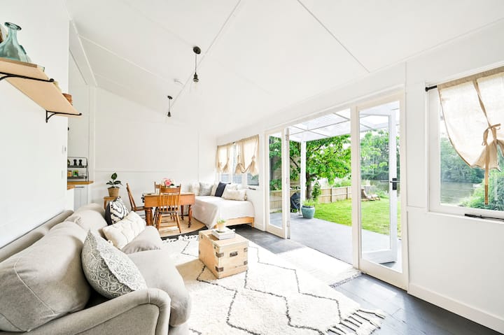 Idyllic House On The Thames - Hampton