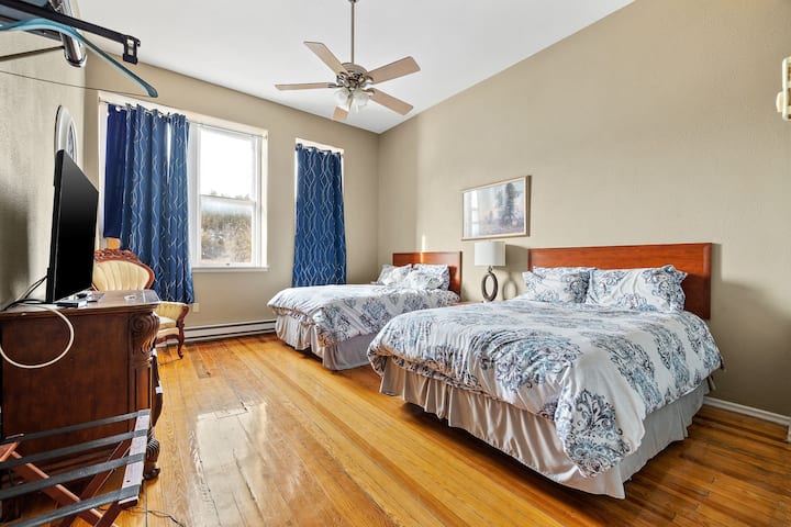 2 Queen Beds W/spa  At The Red Rock - Hot Springs, SD