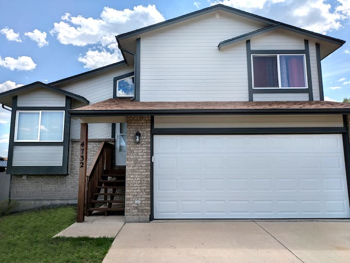 Entire Home - Newly Remodeled! - Colorado