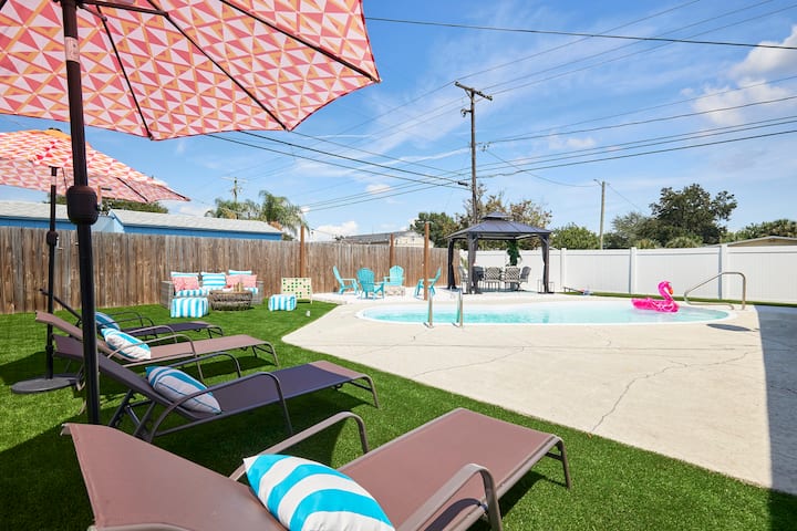 Chic Chalet In Tampa Bay - Tampa, FL