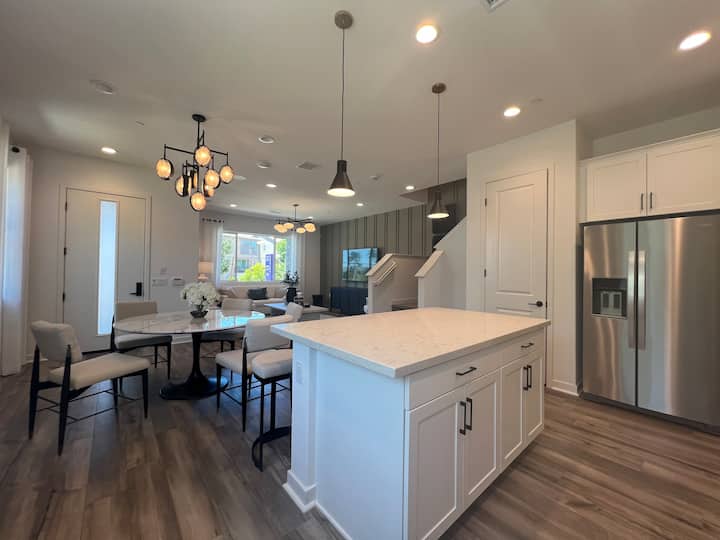 Lovely Homy Retreat On 1st Floor 1b1b - Irvine, CA