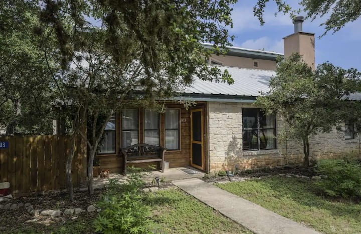 Friends & Family Retreat In Wimberley -Near Water - Wimberley, TX