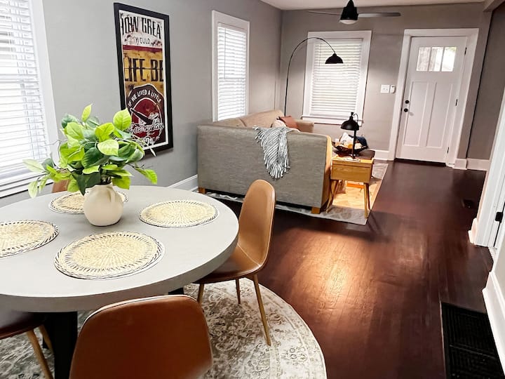 Where's Waldo? 4br W/ Office | 6 Beds, Fenced Yard - Kansas City, MO