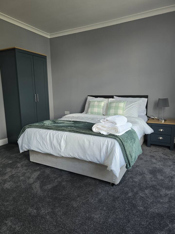 Lovely Three Bedroom Home In Bedford. Free Parking - Bedford