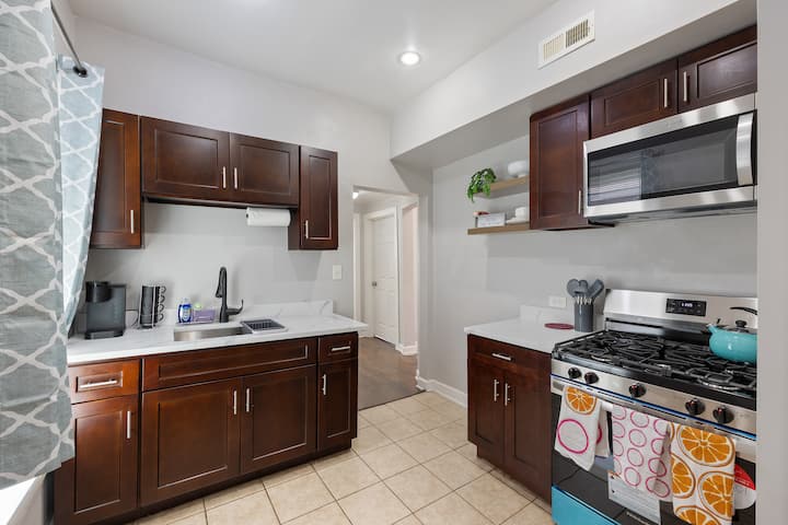 W3s Nexttouniversity/park/train 15mindowntown Desk - South Shore - Chicago