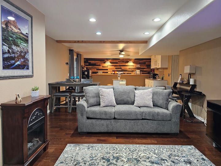 Private Basement Suite • Near Dining & Shops - Colorado Springs, CO