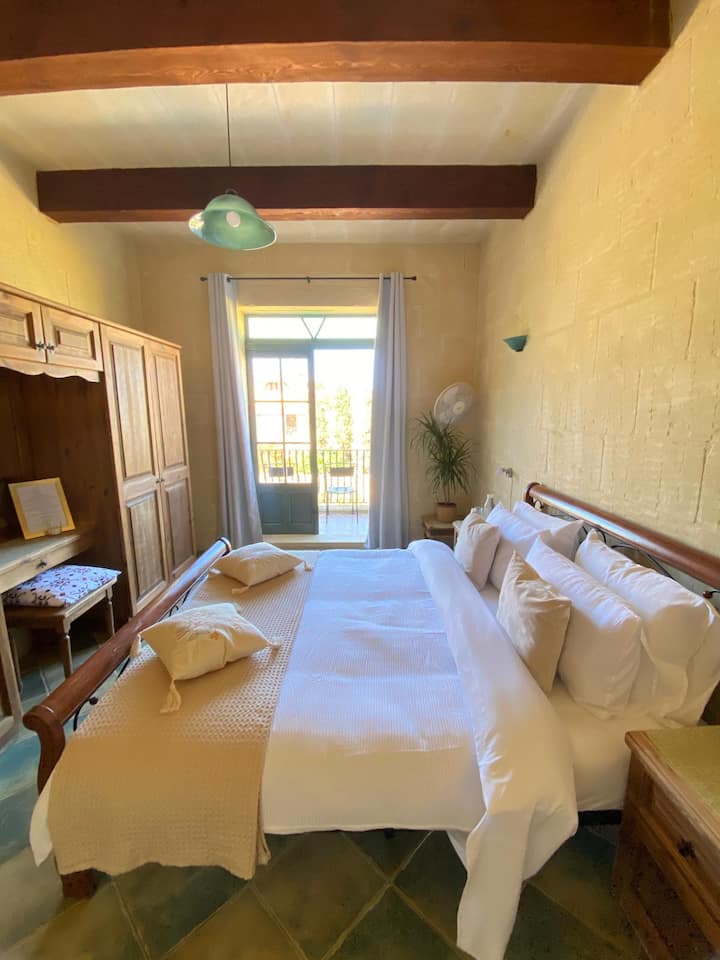 Double Room With En-suite And Balcony (Bedroom 2) - Malta