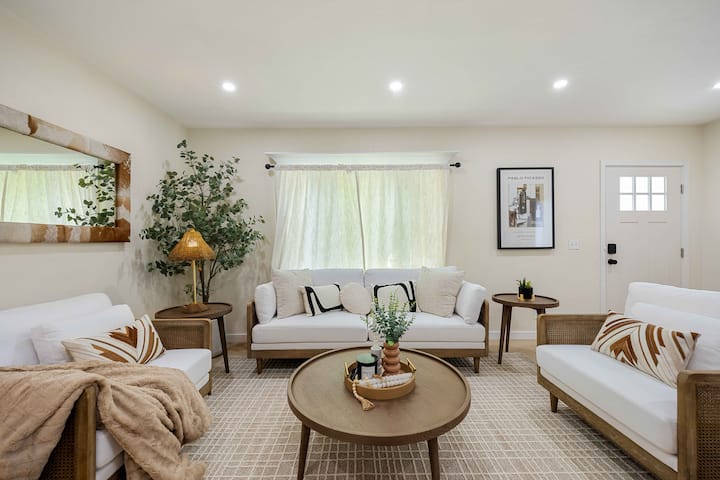 Avocado Retreat Near Fairplex & Private Backyard - La Verne, CA