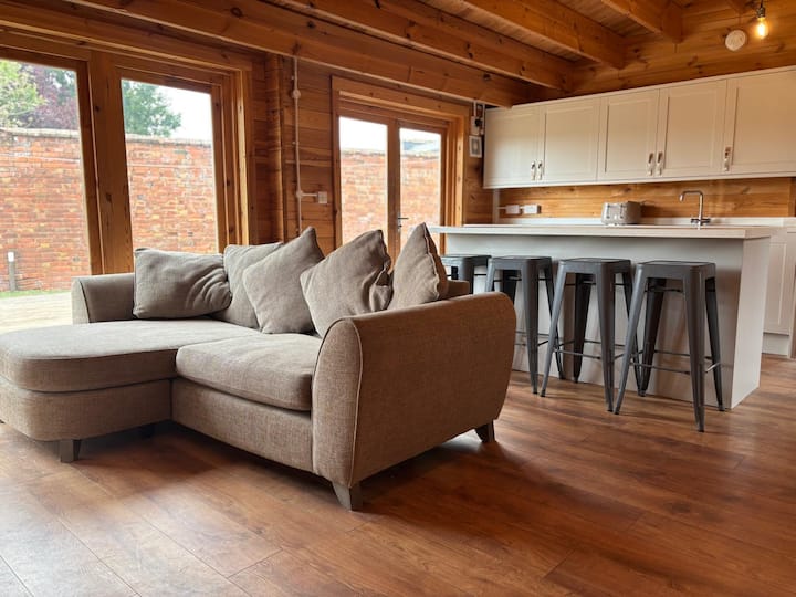 The Lodge Based On A Farm - Stratford-upon-Avon