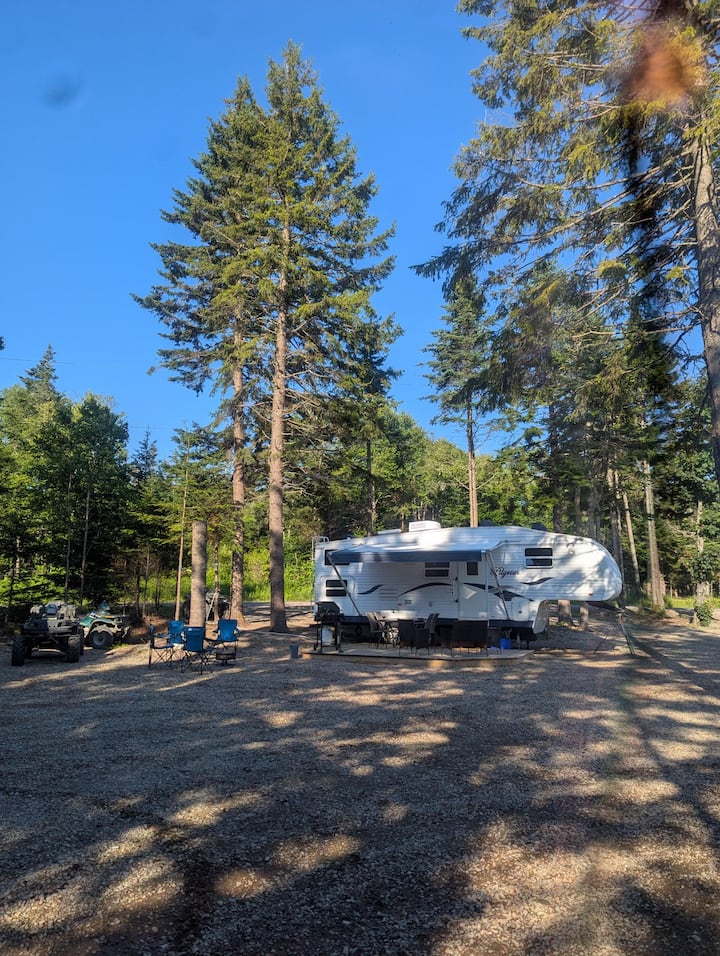 Fundy Shores Hideaway – Cozy Serviced Trailer #1 - New Brunswick