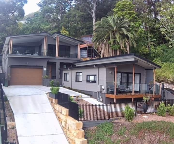 Seasalt - Brand New, 500m Terrigal Beach, Sleeps12 - Terrigal