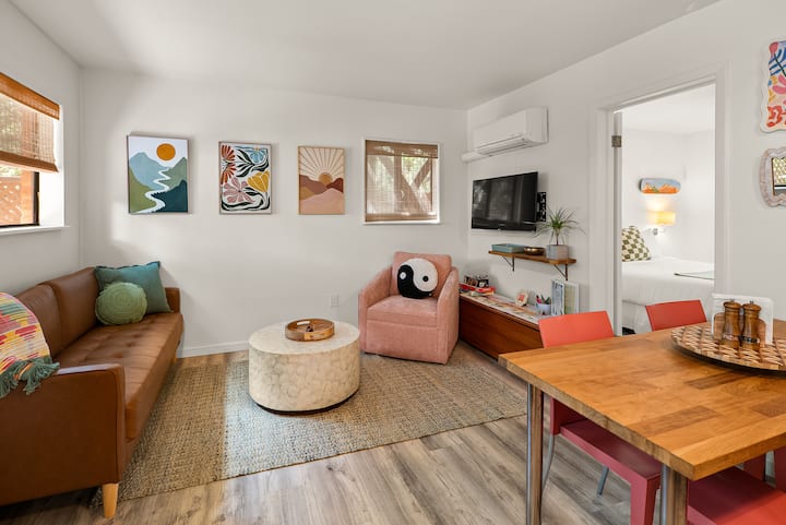 Vibrant Sedona Bungalow! Cozy & Centrally Located! - Sedona, AZ