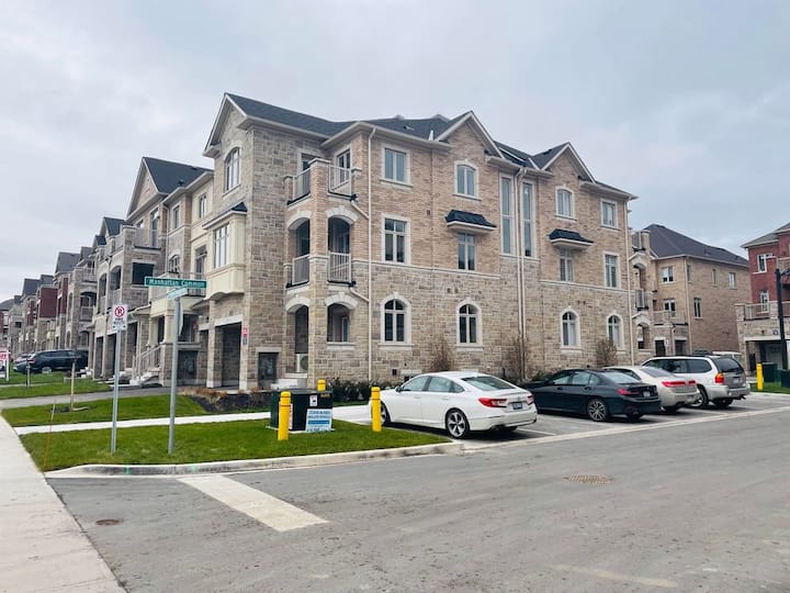 Luxury 3 Bed Urban Townhome In North Oakville - Oakville