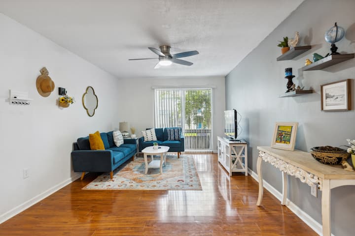 Quiet 2nd Story Condo By The Hospitals And Uf - Gainesville, FL